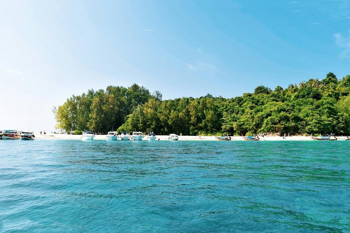Thailand’s Hidden Gem: Named island with stunning beaches and no crowds ...